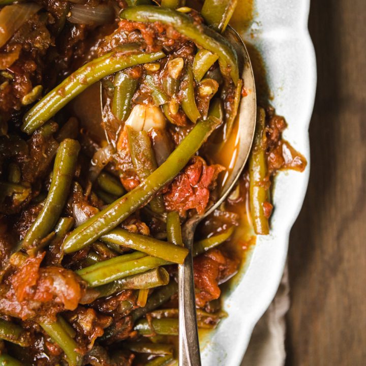 One Pot Lebanese Green Bean Stew - Loubieh (Loubia) bi Zeit - Cosette's ...