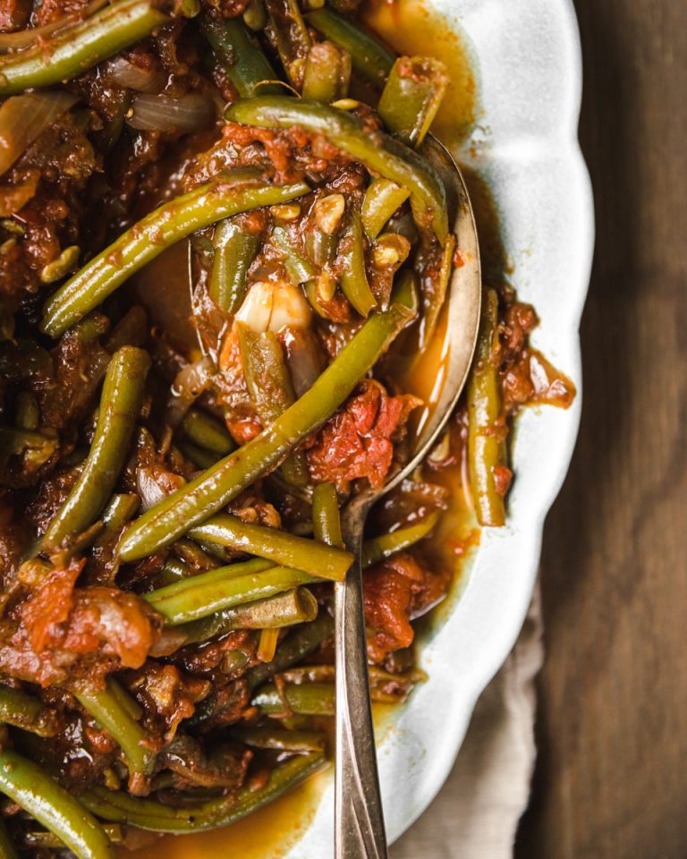 One Pot Lebanese Green Bean Stew - Loubieh (Loubia) bi Zeit - Cosette's ...